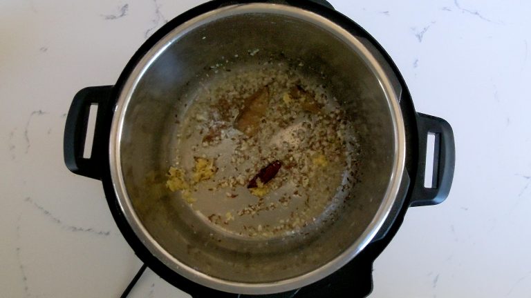 Chora nu Shaak (Gujarati Style Black-Eyed Peas) - Indiaphile